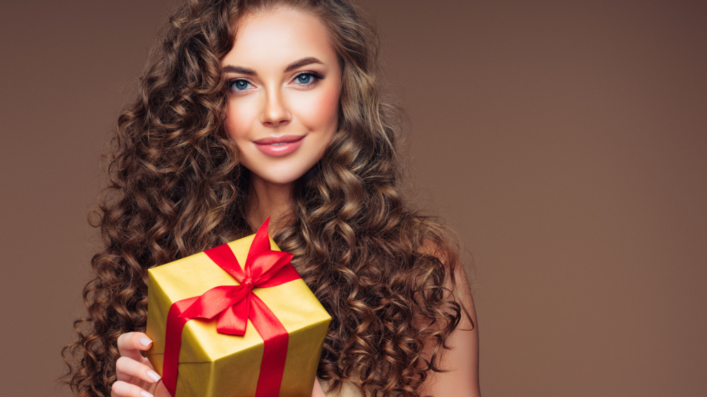 🎁 Top 10 Cadouri pentru Fete 2023 - Idei Cautate si Inedite